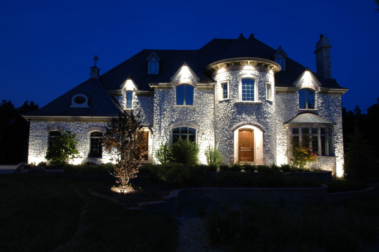 Residential Homes – Outdoor Lighting in Chicago, IL | Outdoor Accents